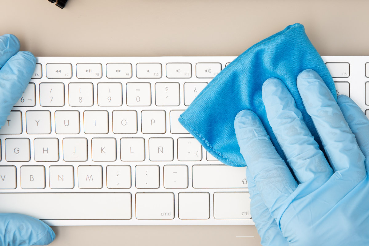 How To Keep Your Desk Dust Free (9 tips for better productivity ...