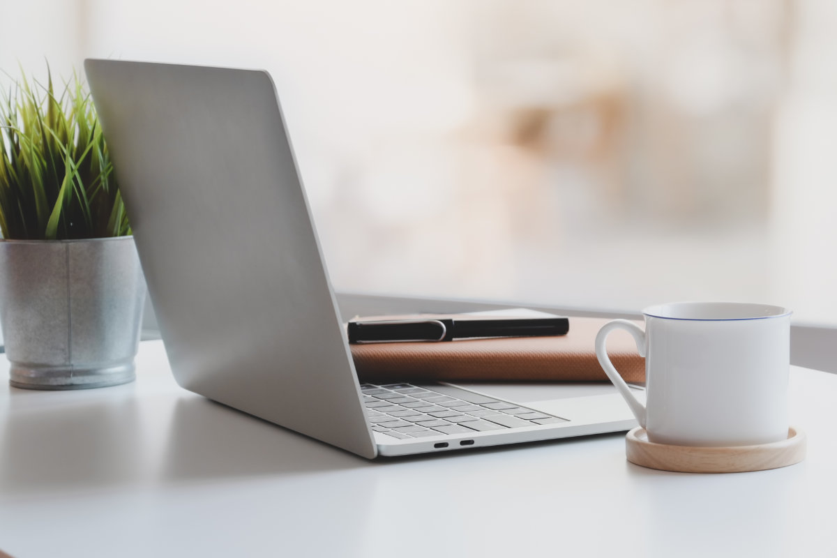 How To Keep Your Desk Dust Free (9 tips for better productivity ...