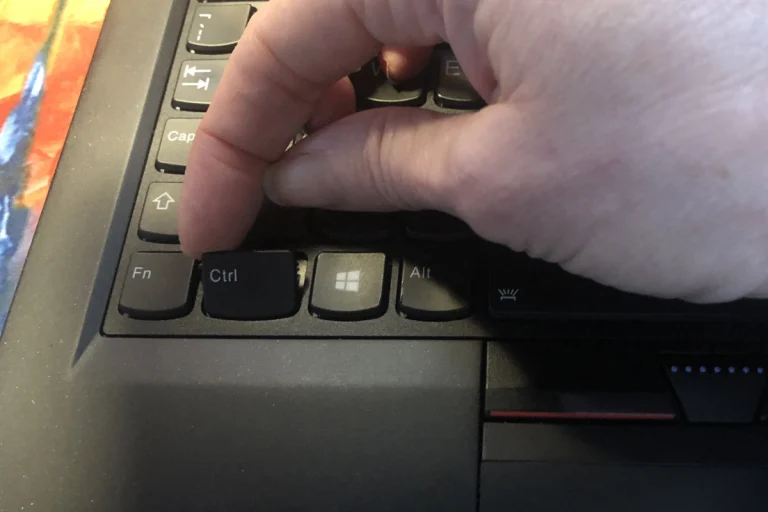 How To Clean A Laptop Keyboard Without Removing The Keys - Sparkling Penny