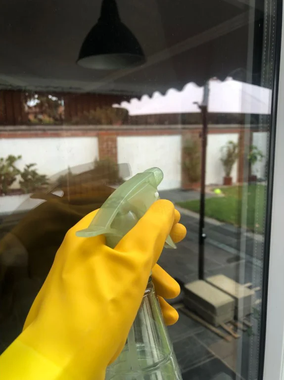 How to Clean Windows with Newspaper: Eco-Friendly Sparkle! - Sparkling ...