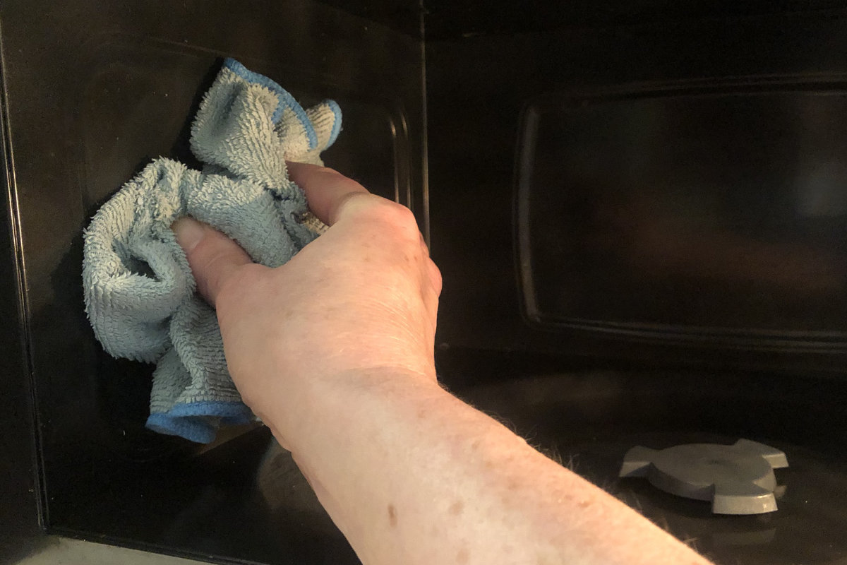 How To Clean A Microwave With An Orange (and no scrubbing) - Sparkling ...