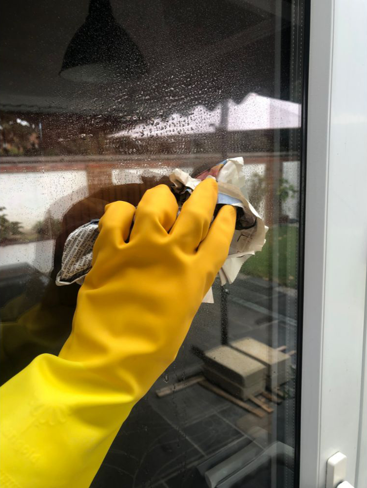 How to Clean Windows with Newspaper: Eco-Friendly Sparkle! - Sparkling ...